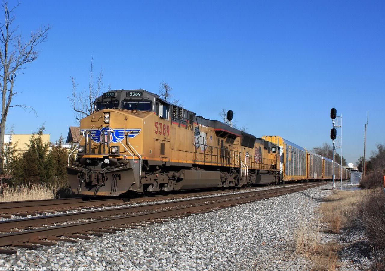 UP 5389 and CSX train Q217